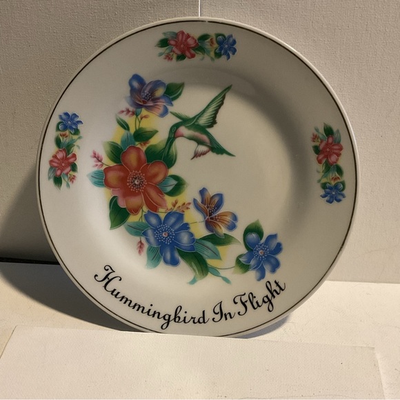 Wall Decor | Hummingbird In Flight Collectors Plate By Ashton Hall ...